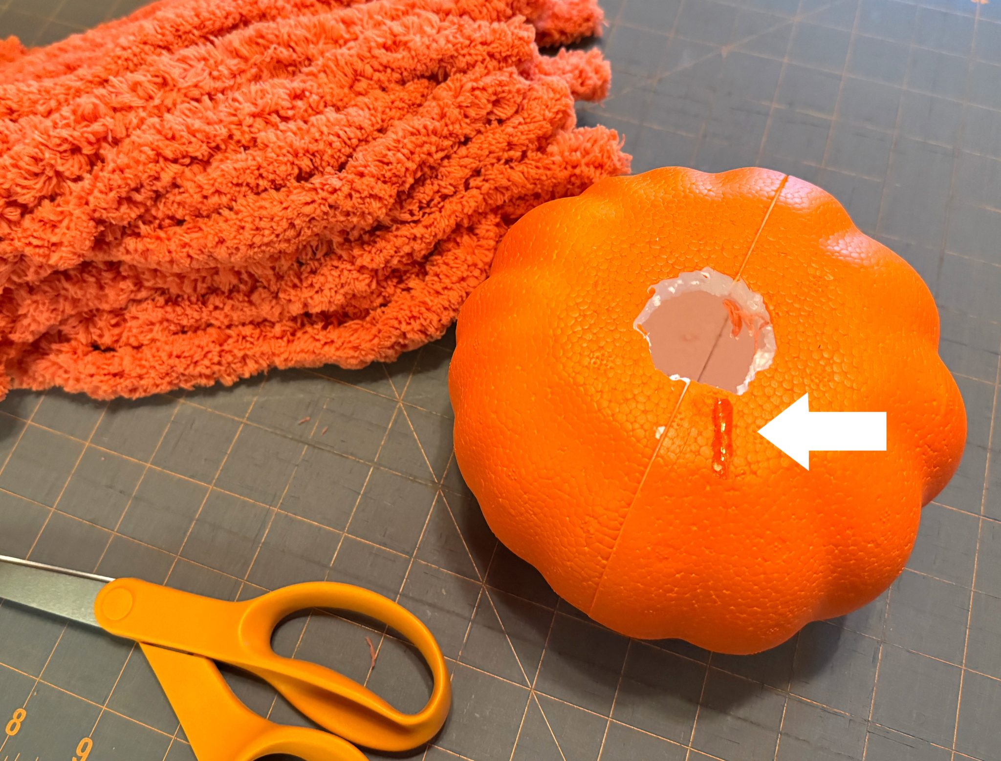 Craft Easy Fuzzy Yarn Pumpkins Tutorial – Craft Picnic
