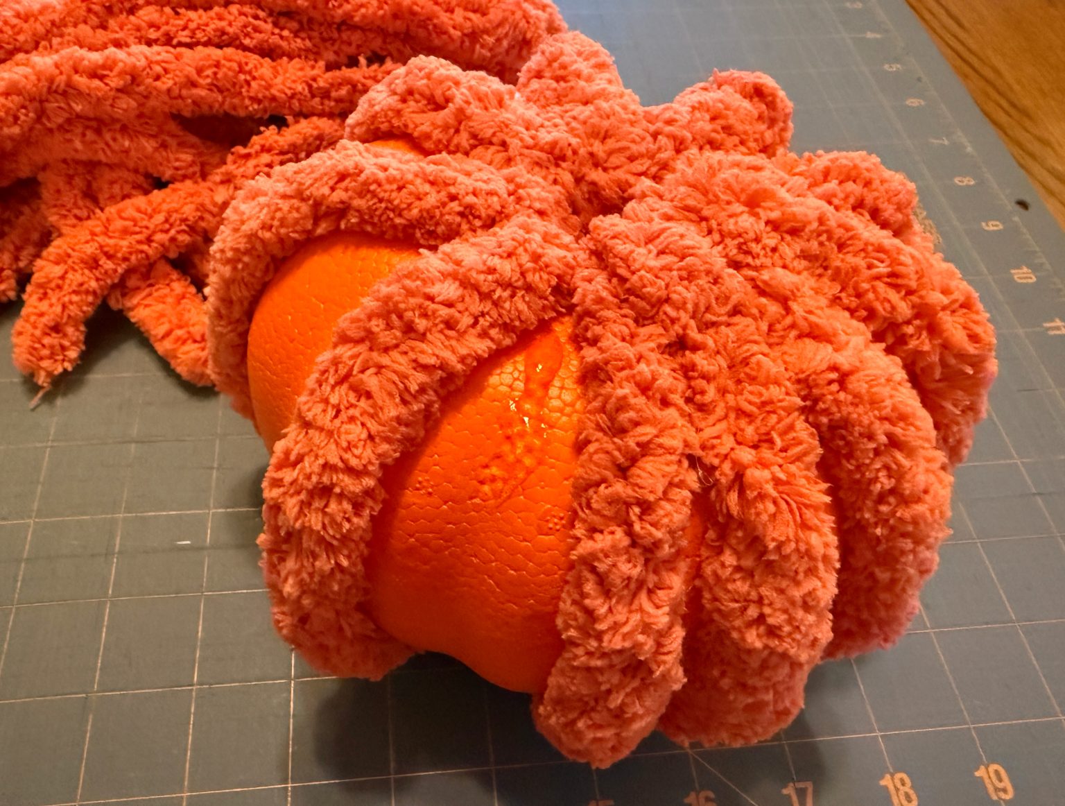 Craft Easy Fuzzy Yarn Pumpkins Tutorial – Craft Picnic