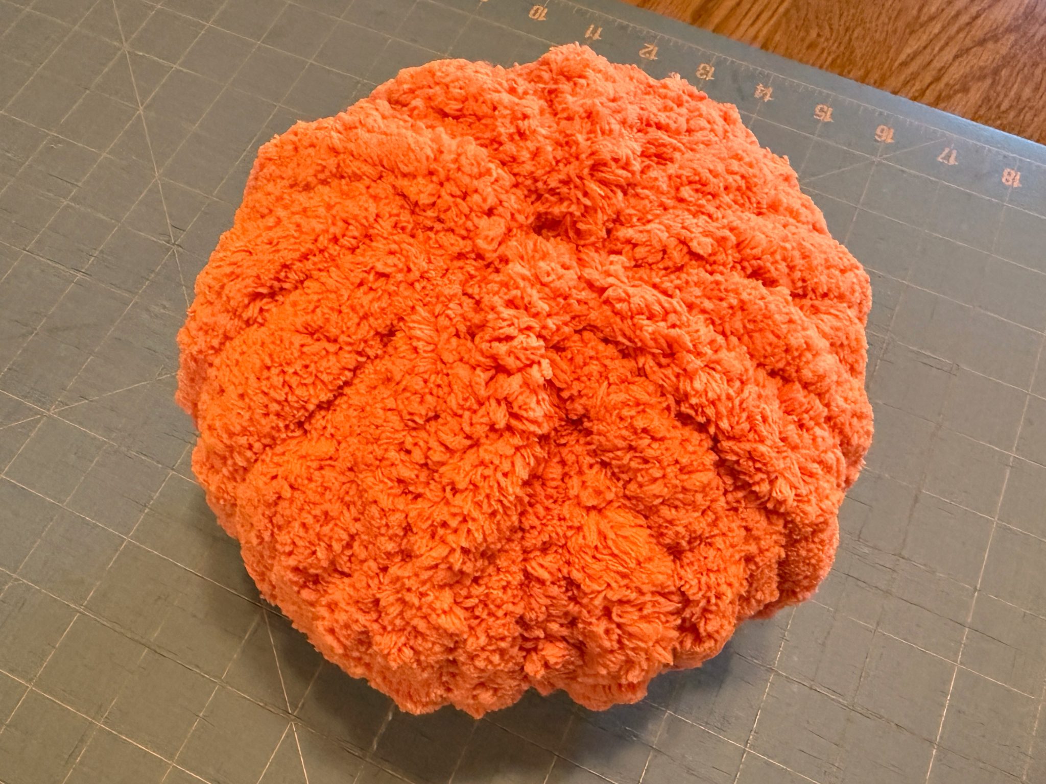 Craft Easy Fuzzy Yarn Pumpkins Tutorial – Craft Picnic
